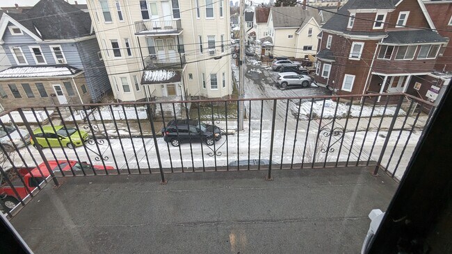 12 Oakes St Apartments - Everett, MA | ForRent.com