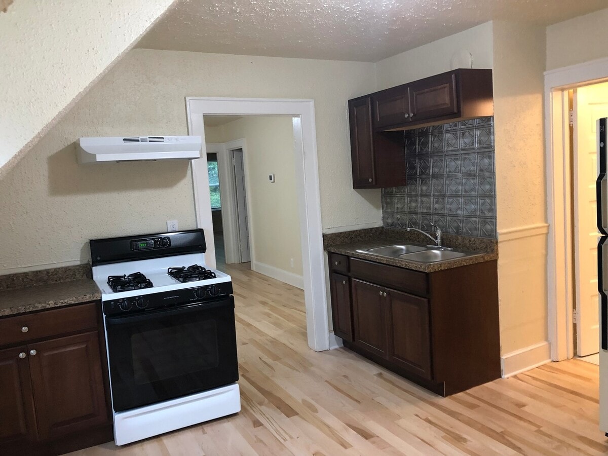 2564 N Humboldt Blvd Unit Upper Off-Campus Housing, Milwaukee, WI