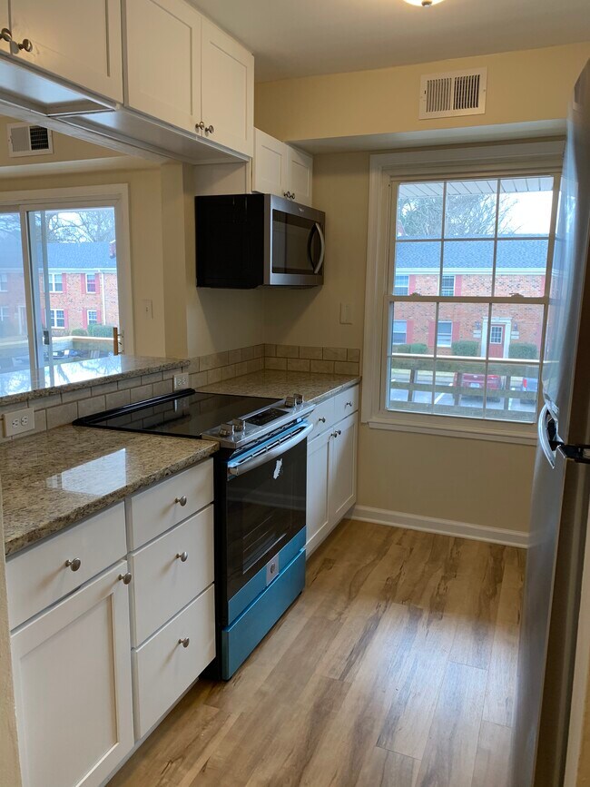 1026 Barclay Sq Condo Unit 1026 Barclay Square - Condo for Rent in ...