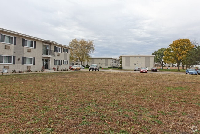 High Meadows Apartments For Rent in Dekalb, IL | ForRent.com