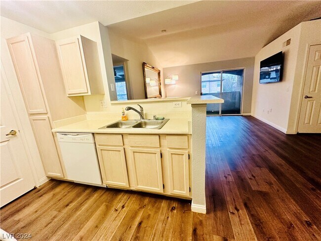 231 W Horizon Ridge Pkwy Condo Unit 2127 - Condo for Rent in Henderson ...