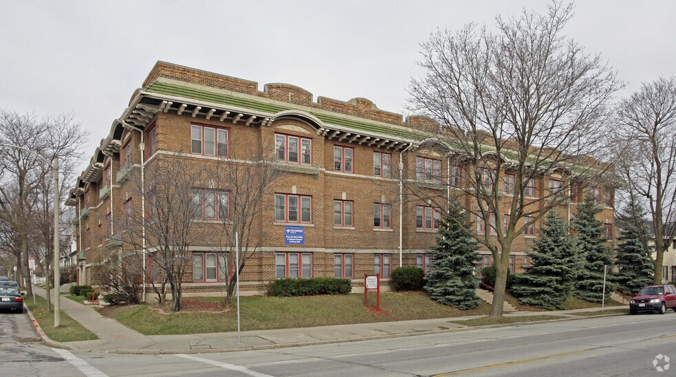 Newport Manor Apartments | Milwaukee, WI | Starting at $1,155 | ForRent.com