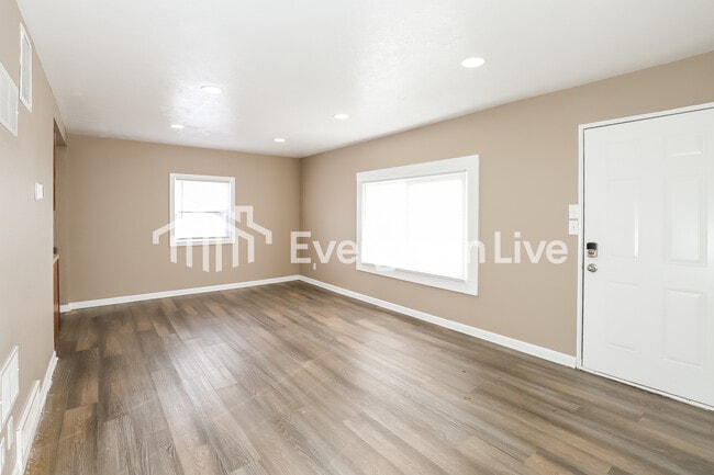 6784 Franklin St Off-Campus Housing, Omaha, NE