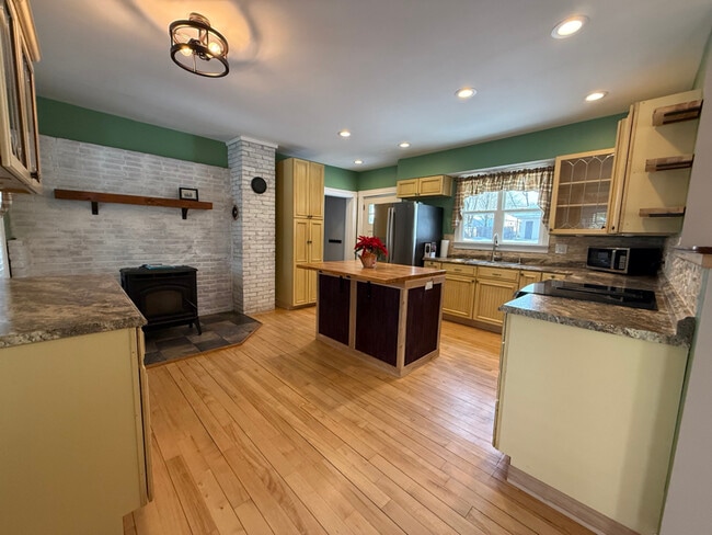 672 Lisbon St Unit 672 Lisbon St. A Off-Campus Housing, Lisbon, ME