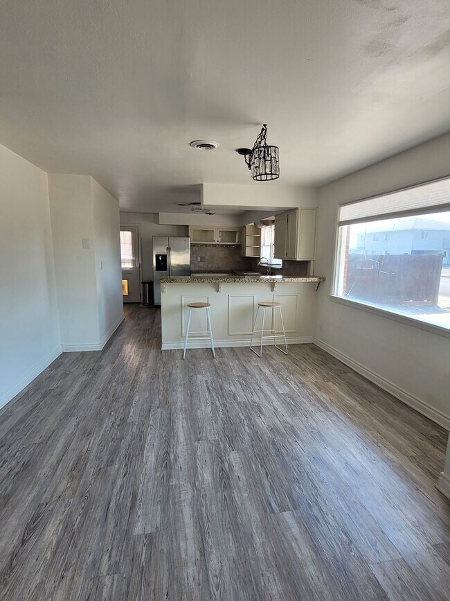 Large Home Close to Schools & Pet Friendly - House Rental in Moses Lake ...