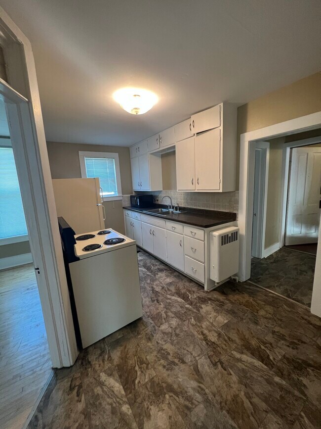 402 N Morrison St Apartments Unit 3 - Appleton, WI | ForRent.com