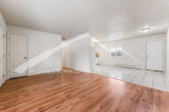 Cozy Triplex House Unit with Fenced Yard and Sto... - House Rental in ...