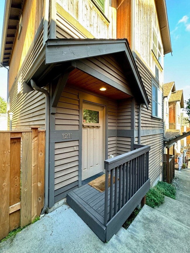 Queen Anne Townhouse - House Rental in Seattle, WA | ForRent.com