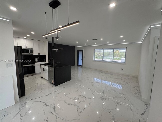 8600 Taft St Off-Campus Housing, Pembroke Pines, FL