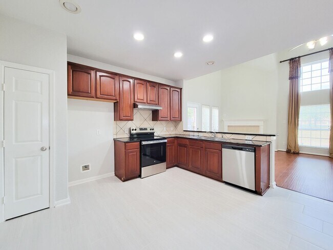 Gorgeous Large Floorplan with High Ceilings! Off-Campus Housing ...