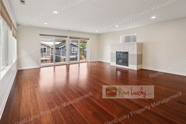 Immaculate and LARGE 4-Bedroom Home in Unb... - House Rental in Seattle ...