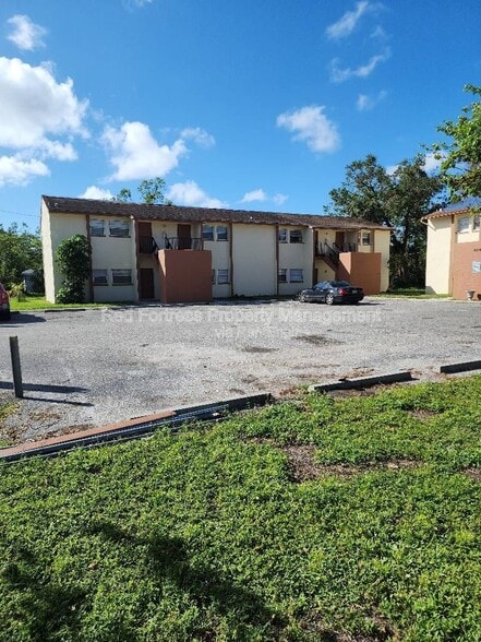 2510 Central Ave Unit 6 Off-Campus Housing, Fort Myers, FL
