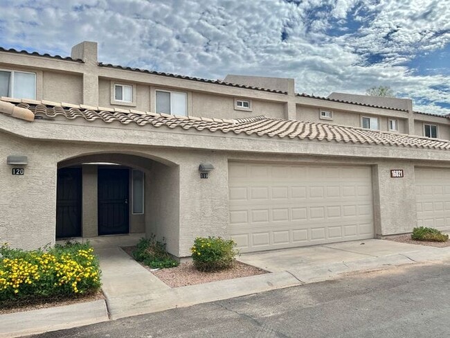 3 Bed 2.5 Bath in Gated Community Off-Campus Housing, Phoenix, AZ