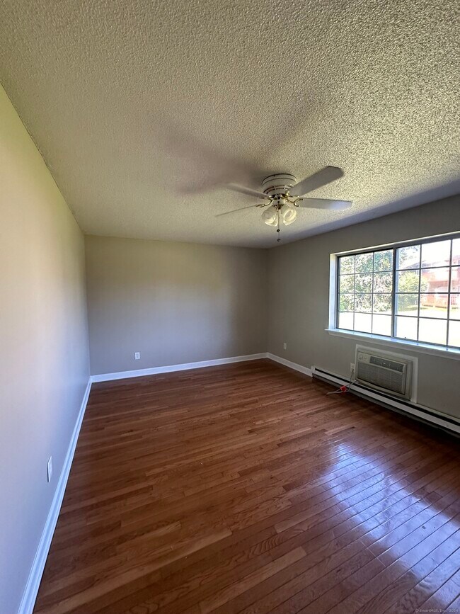 25 Lisa Ct Unit APT 9 - Condo for Rent in Waterbury, CT | ForRent.com