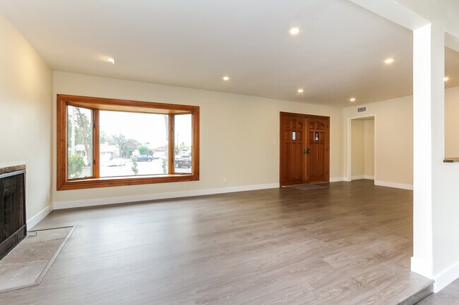 Newly renovated ranch style home in Granad... - House Rental in Los ...