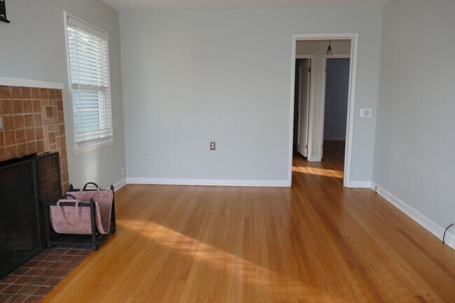 Adorable 3 Bedroom, 2 Bathroom Ballard Home - House Rental in Seattle ...