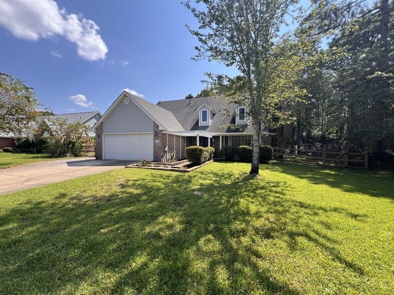 1000 Fay Dr - House for Rent in Mary Esther, FL | ForRent.com