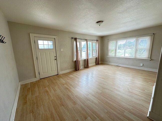 1423 7th Ave Unit A Off-Campus Housing, Greeley, CO