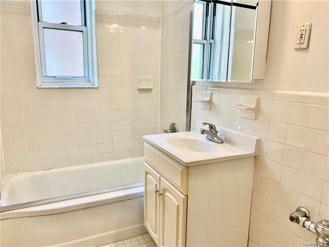 4782 Boston Post Rd Condo Unit C1L - Condo for Rent in Pelham Manor, NY ...