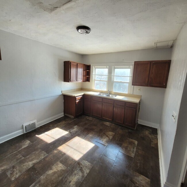 CLE Single Family 4 Bed 1 Bath FOR RENT! Rental - House Rental in ...