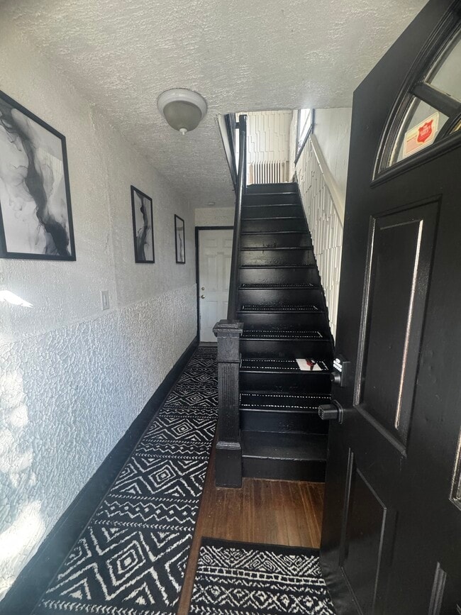 208 Saint Marys Ave Unit 2nd floor Off-Campus Housing, Staten Island, NY