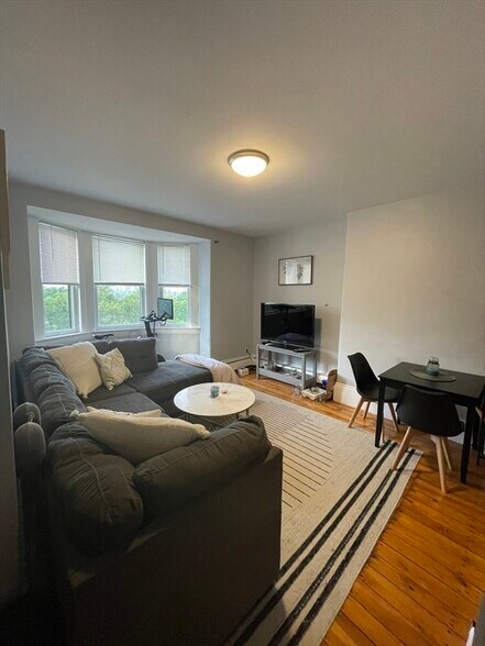 813 E Broadway Unit #3 - Apartment for Rent | Boston, MA | Starting at ...