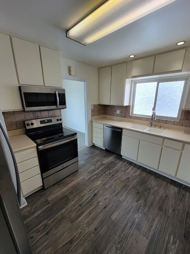 UPPER BEACH READY 2BD/1BA WITH A 1 CAR GAR... Unit 5 - Condo for Rent ...