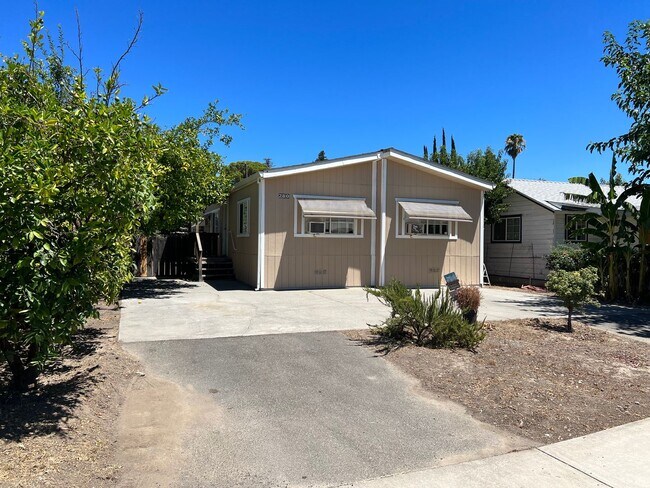 3 bedroom 2 bath in Hamilton City with fru... - House Rental in ...