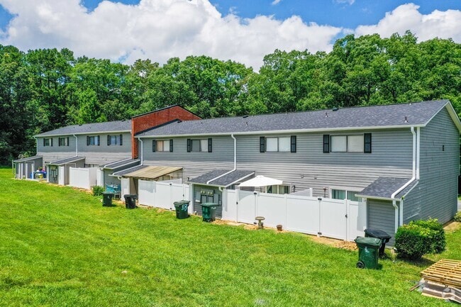 The Oaks at Monroe Apartments For Rent in Monroe, NC | ForRent.com