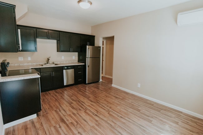 1901 Douglas St Off-Campus Housing, Forest Grove, OR