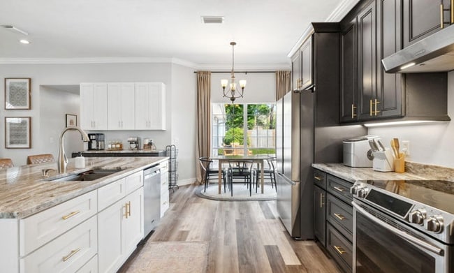 BEAUTIFUL 4/2 Pool Home in Candlewick LH Off-Campus Housing, Panama ...