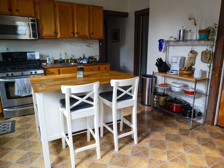3058 N Fratney St Unit Lower - Apartment for Rent | Milwaukee, WI ...