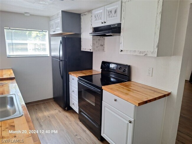 1712-1714 Pacific Ave Townhome - Townhome Rental in North Fort Myers FL ...