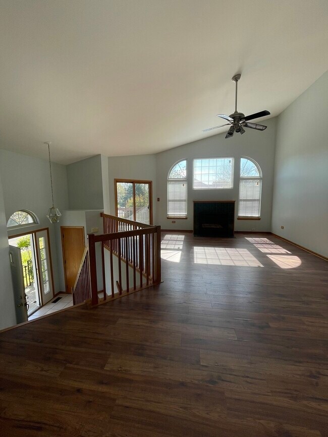 13924 Cambridge Cir House - House Rental in Plainfield, IL | ForRent.com