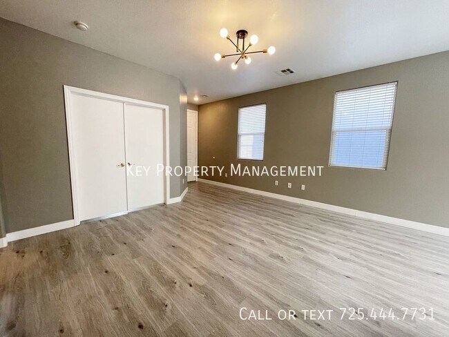 SINGLE STORY 3 BEDROOM 2 BATH HOME WITH EA... - House Rental in Las ...