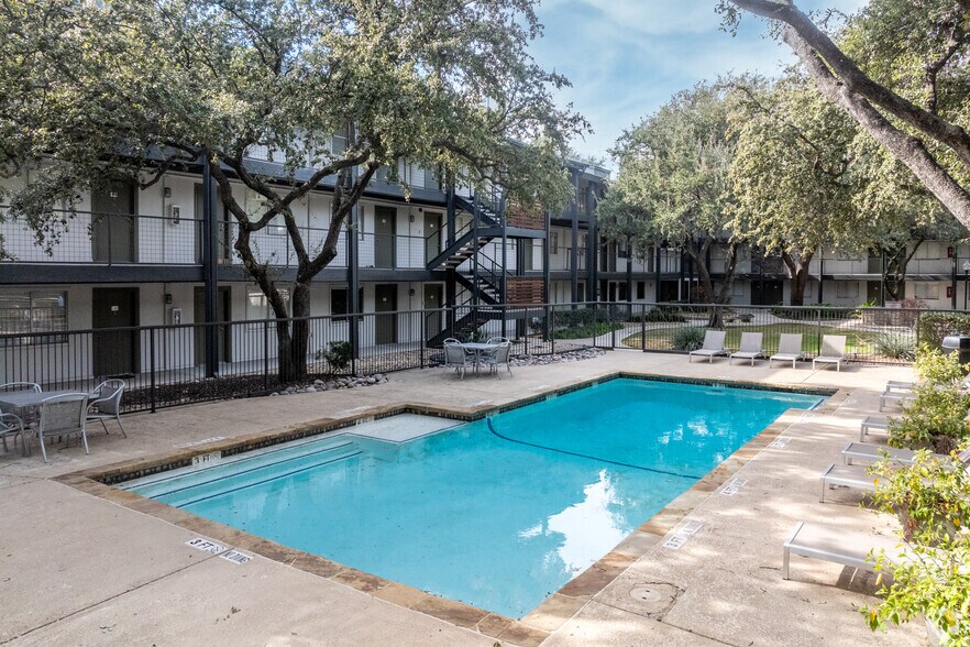 Riverfalls at Bellmar | Dallas, TX | Starting at $772 | ForRent.com