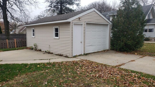 True main floor living in this cute home! - House Rental in Austin, MN ...