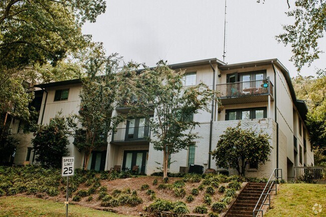 Samford University Off-Campus Housing & Apartments | ForRentUniversity