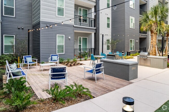 The Accolade Collegiate Village West Apartments - Orlando, FL | ForRent.com