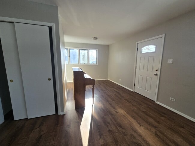 25151 W Lincoln Dr Off-Campus Housing, Lake Villa, IL