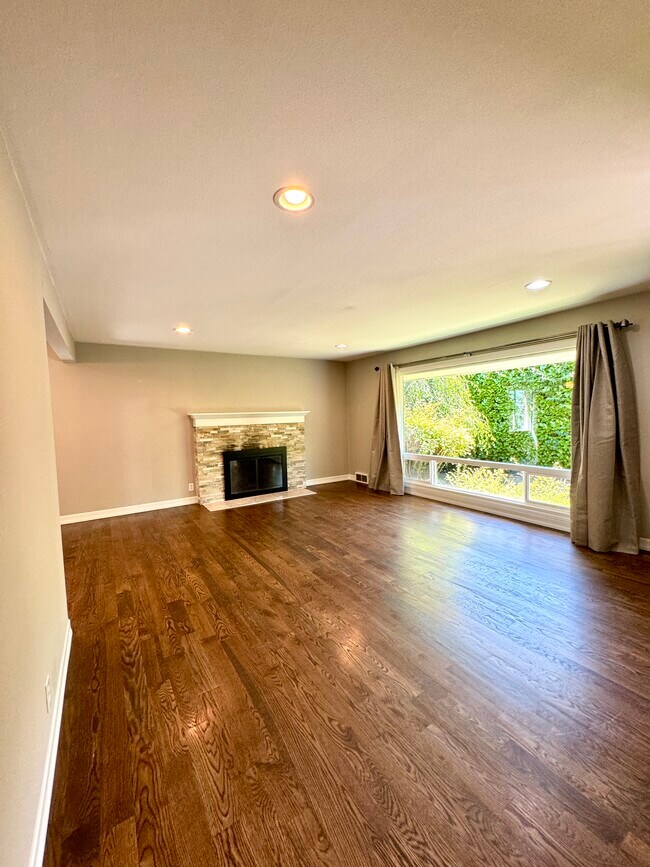 1754 NE 90th St Unit Main - Apartment for Rent | Seattle, WA | Starting ...
