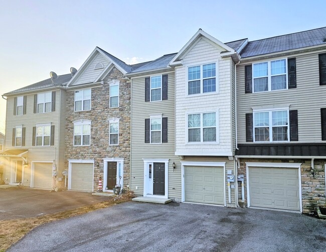 117 Ironwood Ct Off-Campus Housing, Denver, PA