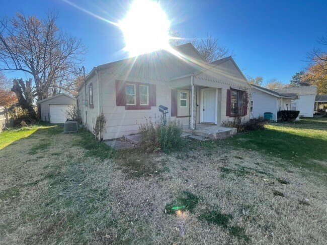 Remodeled 3 Bedroom 2 full bath available now House - House Rental in ...