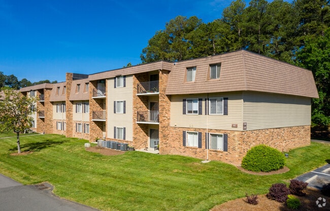 PineGate - Students save up to 10%! Apartments - Chapel Hill, NC ...