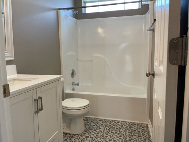 $2100 month house w 3 bedroom 2 bath, fenc... - House Rental in ...