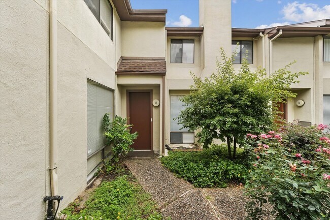 Introducing a stunning two bedroom condo t... - House Rental in Houston ...