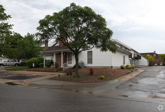 Fleming Court Apartments - Topeka, KS | ForRent.com