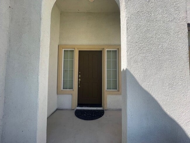 EASTVALE GREAT NEIGHBORHOOD- 4+2.5 EXECUTI... House - House Rental in ...