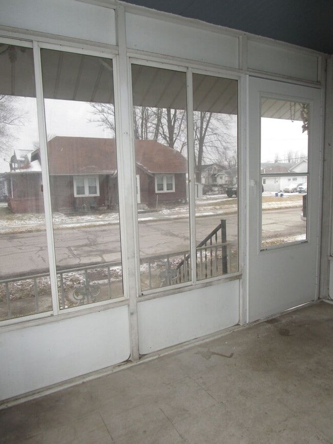 Corner Lot Home 3 Bedroom/ 1 Bathroom - House Rental in Muncie, IN ...