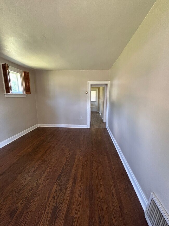 Charming 2-Bedroom Home with Spacious Yard... - House Rental in St ...